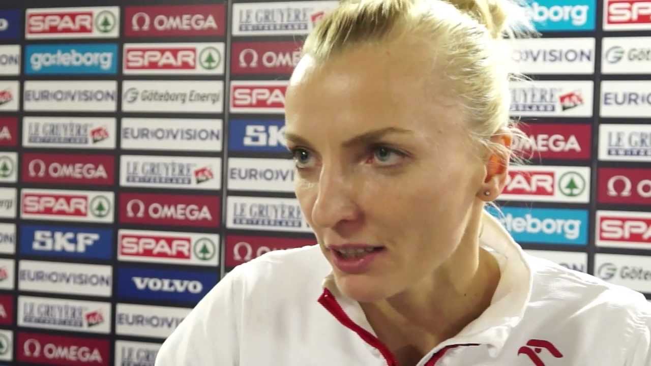 Anna Rogowska (POL) after winning silver in the pole vault - YouTube