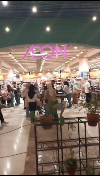 Belanja & Makan di AEON PVJ Bandung - YouTube