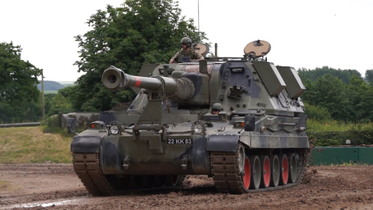 AS90 Self-Propelled Artillery Tank (Tank Fest 2016) - YouTube