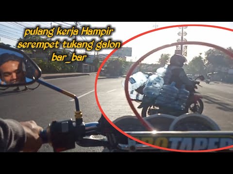Pulang kerja hampir serempet Abang tukang galon bar_bar //Motovlog vixion jarijari - YouTube