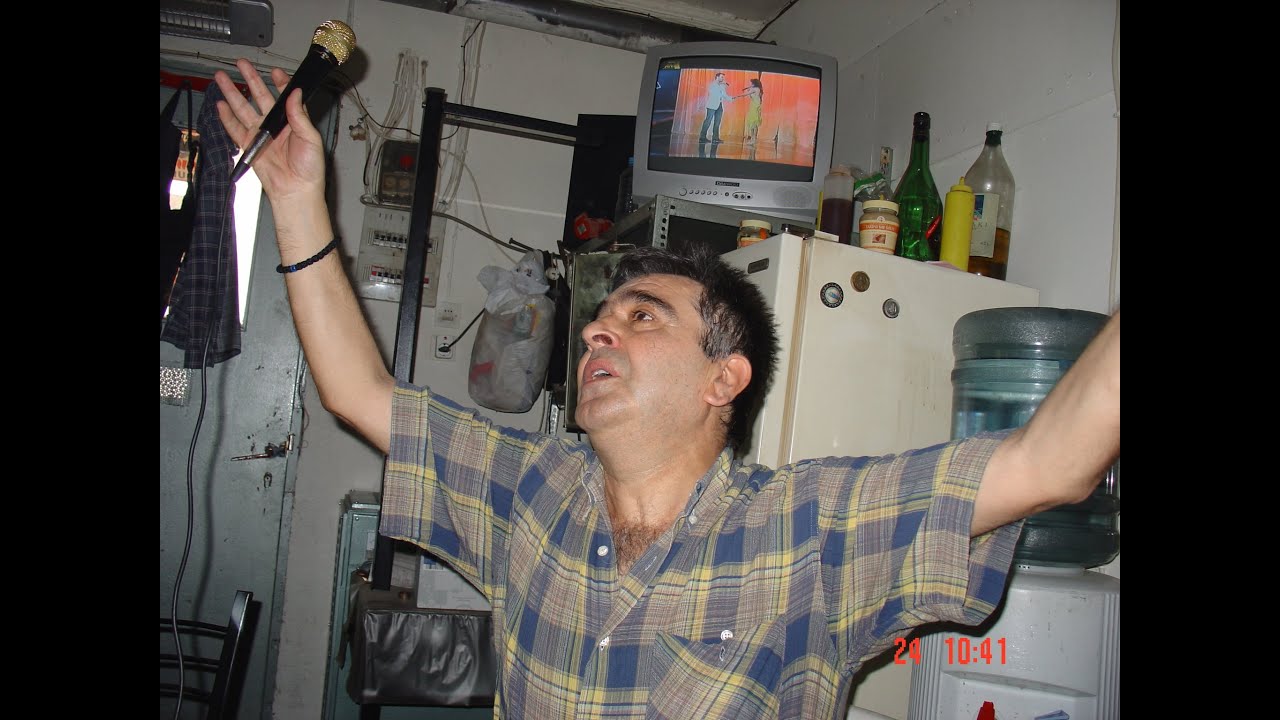 Καραπουλιταν ο θρυλος του τραγουδιου και του ποδοσφαιρου,ζωντανα 1 ...