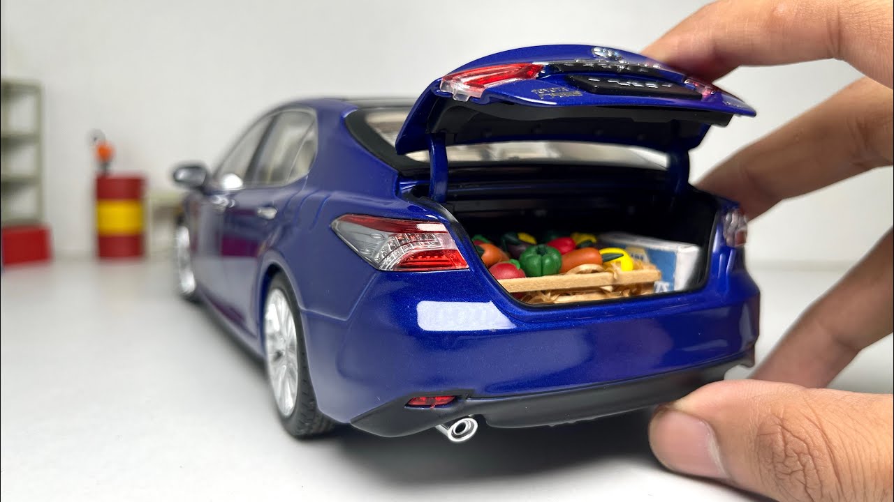 Unboxing Realistic Toyota Camry 1:18 Diecast Car with Openable Parts ...
