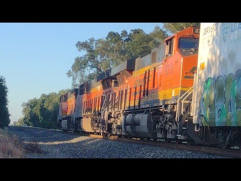 BNSF 4380 leads SB H-PVOSTO with a awesome horn show on 5-22-2025 - YouTube