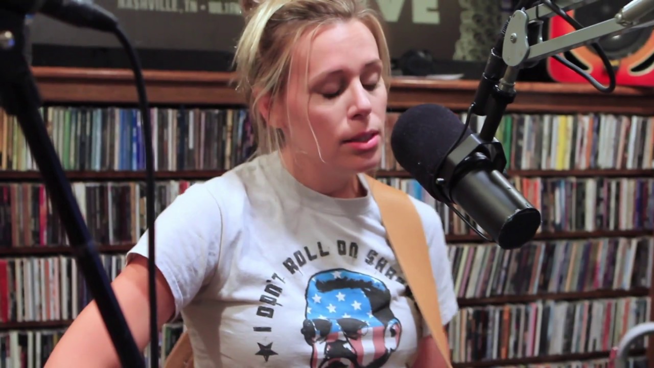Elise Davis - Married Young - Live at Lightning 100 - YouTube