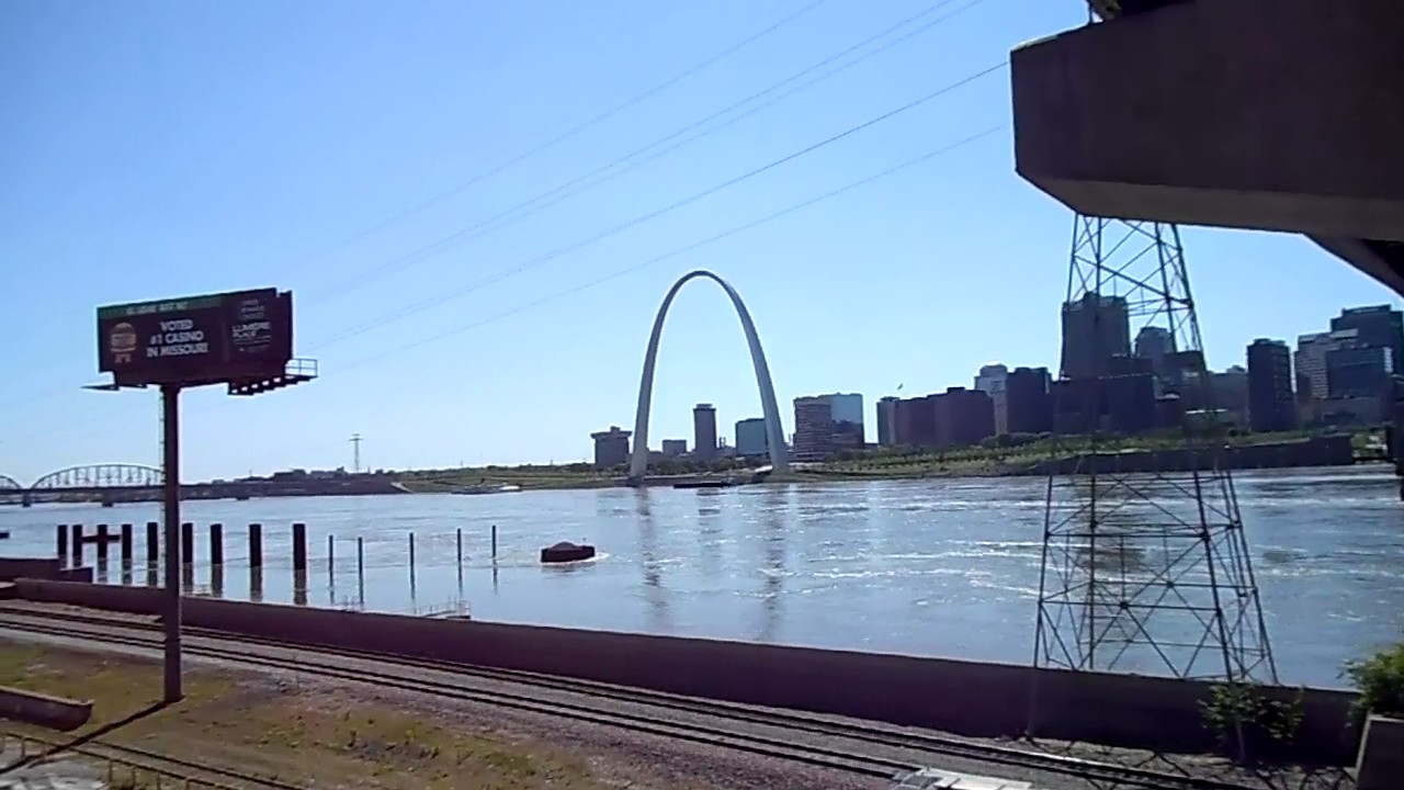 Gateway Arch and Mighty Mississippi River - YouTube