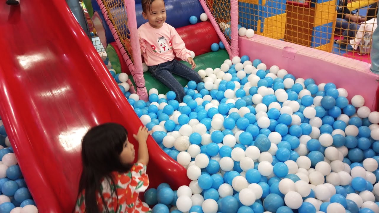 Clarissa Main Perosotan dan Main Bola part 2 - YouTube