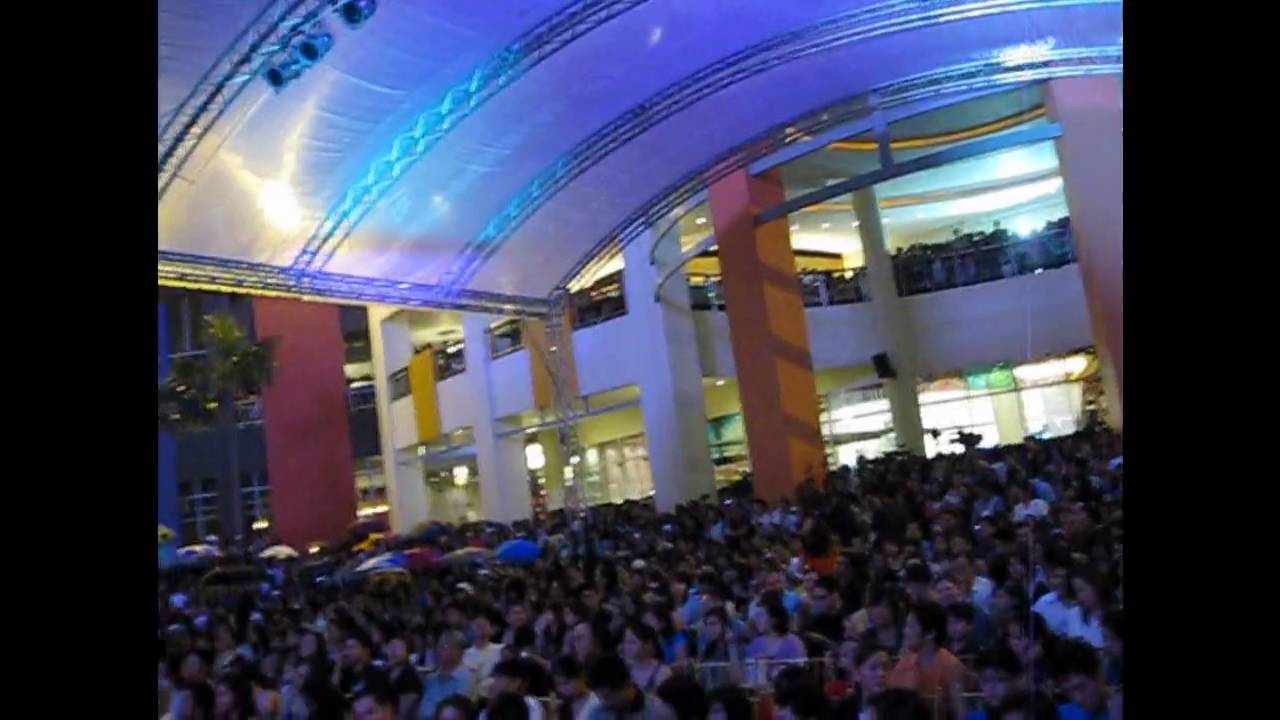 Charice @ EastWood Mall Open Park 1 - July 17, 2010 (Concert Crowd ...