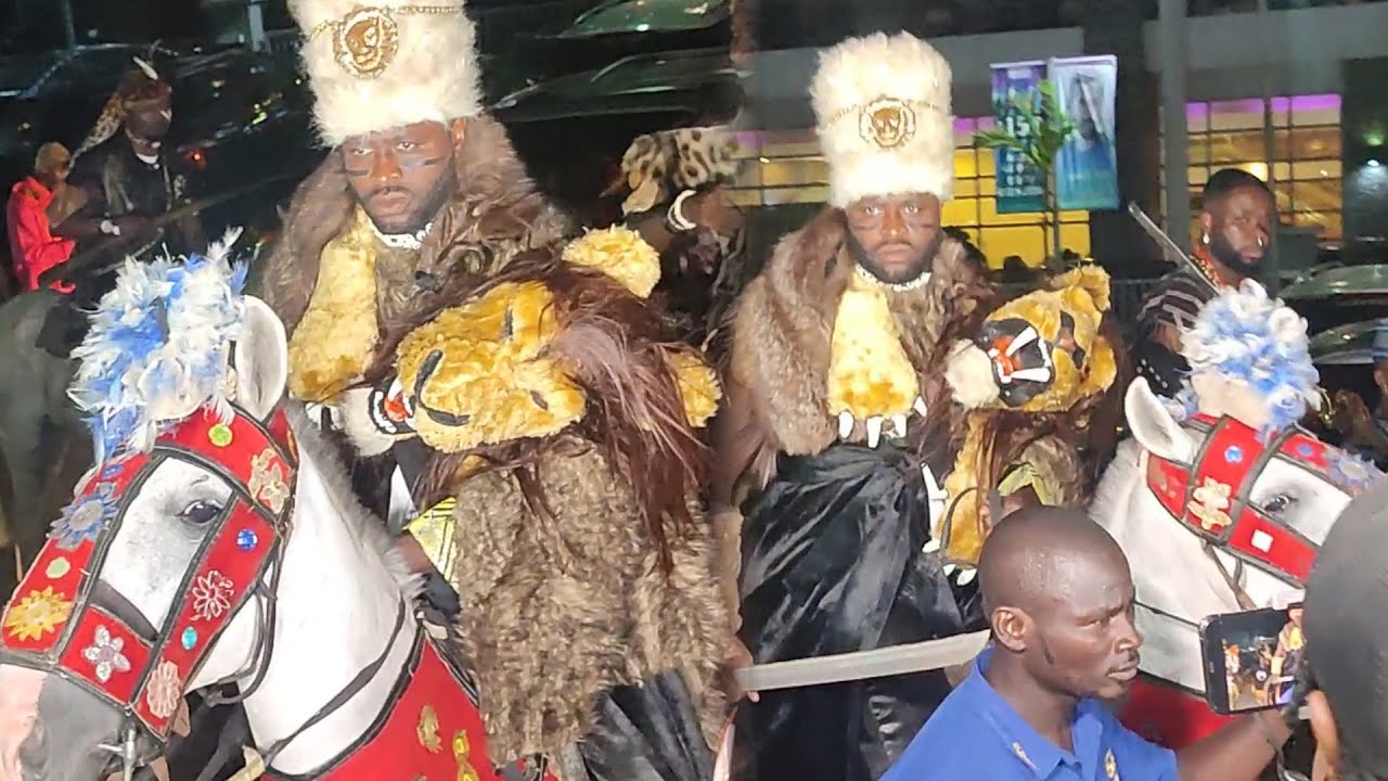 SEE THE LOVELY ARRIVAL OF FEMI ADEBAYO WITH HORSES AT HIS MOVIE PREMEIR ...
