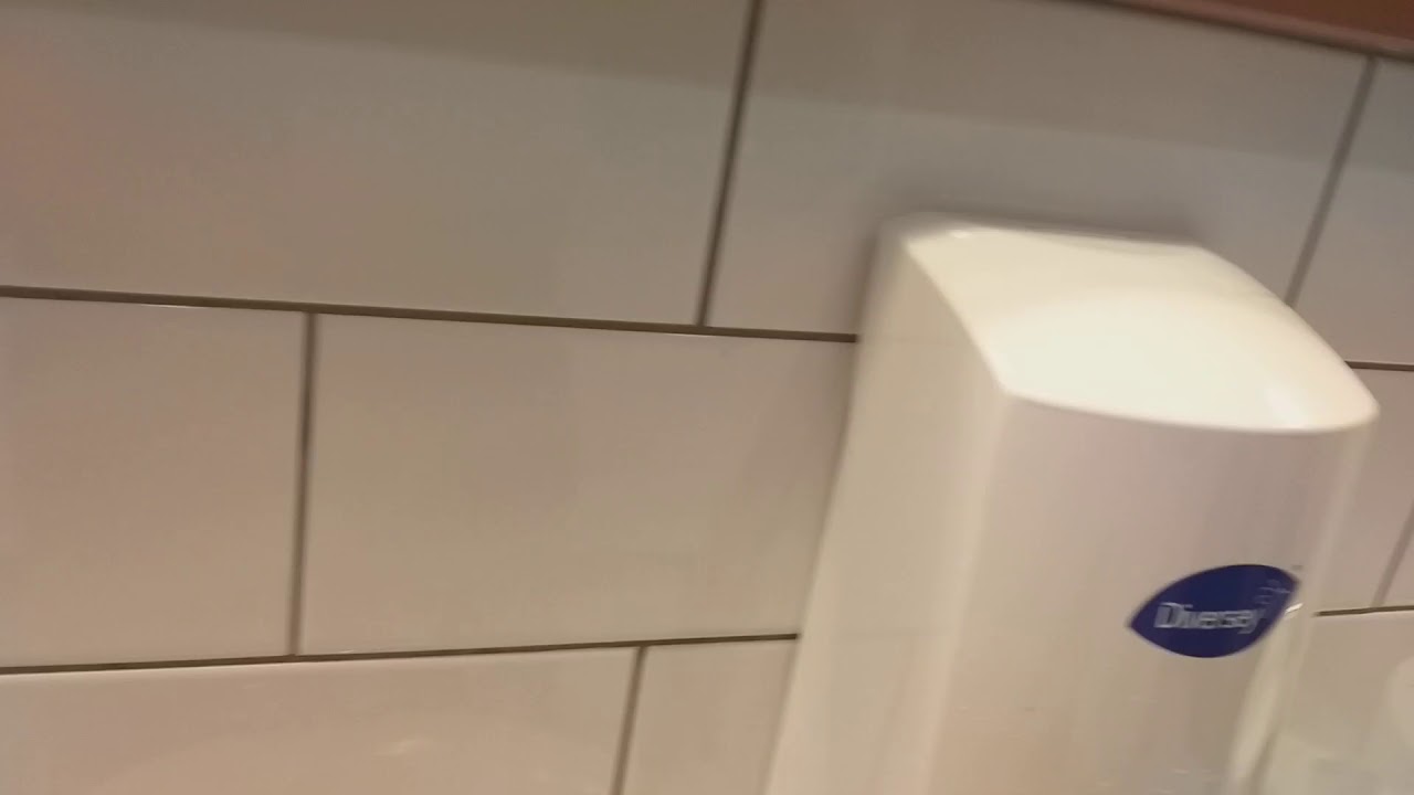 World Dryer Verde Hand Dryers @ KFC - Hounslow - West London - YouTube
