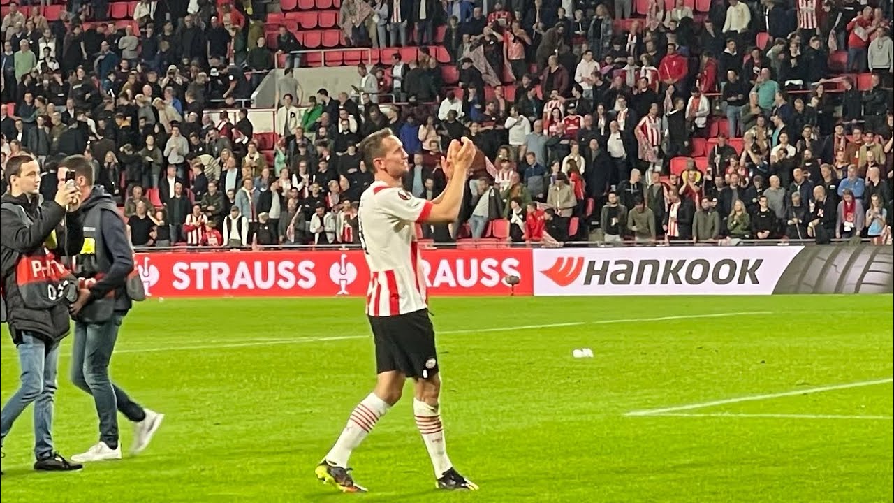 Ontlading bij de 2-0 van Luuk de Jong : Ik spring voor Luuk : PSV ...