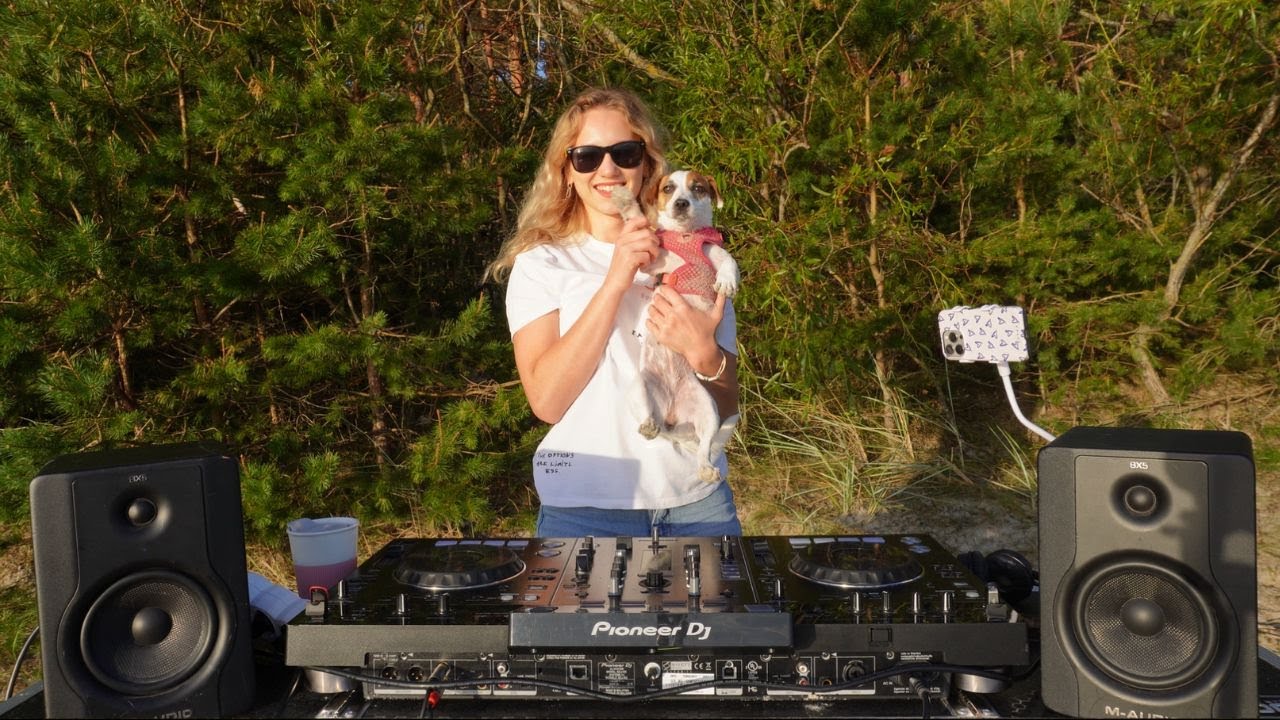 RoMINIMAL SUNRISE DJ SET WITH MY DOG AND BF - YouTube