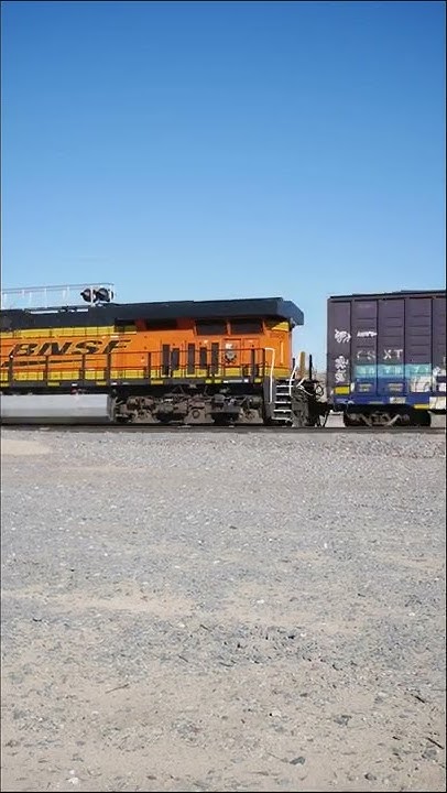 BNSF 7425 EASTBOUND MIXED FREIGHT CAJON SUB - YouTube