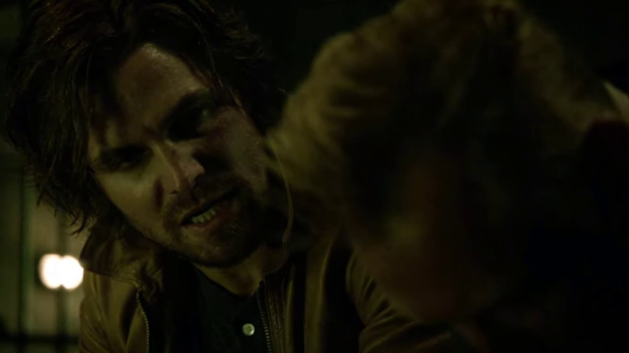 Oliver Breaking Into Prison | Arrow Scenes - YouTube
