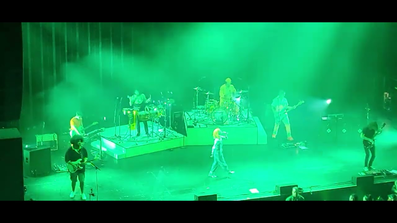 Paramore "Pool" at The Wiltern, Los Angeles, CA 10.31.2022 - YouTube