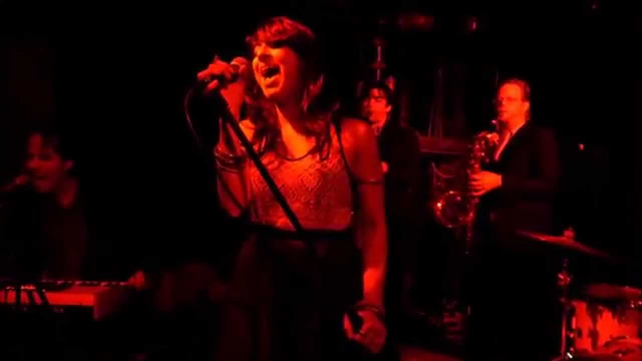 Ruby Velle & The Soulphonics - Tried On A Smile - Live @ The Music Room ...