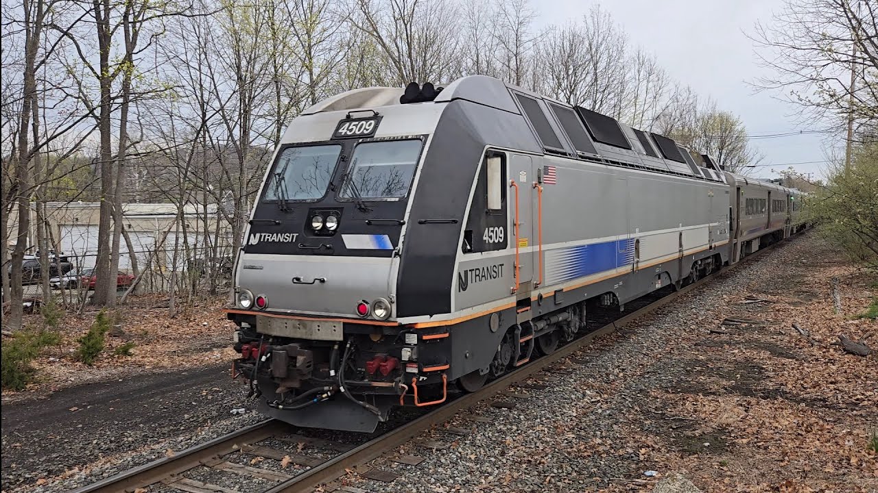 NJ Transit and C&D Trains at Hackettstown, NJ | Ft. 4503, 4208, and ...