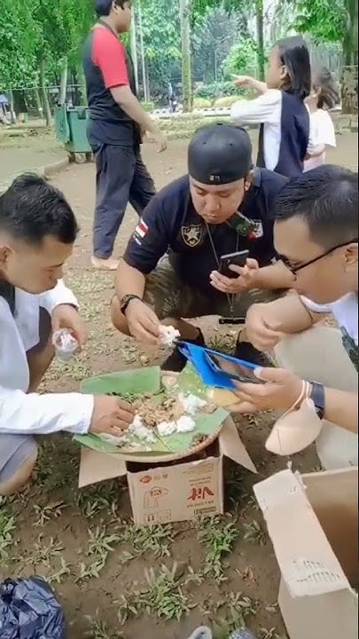 serunya makan bersama - YouTube