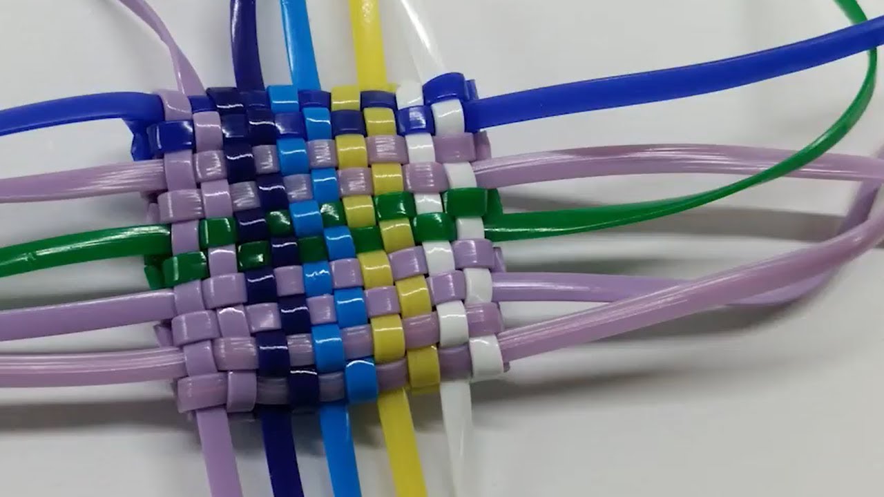 How to Start a 5x5 Lanyard - YouTube