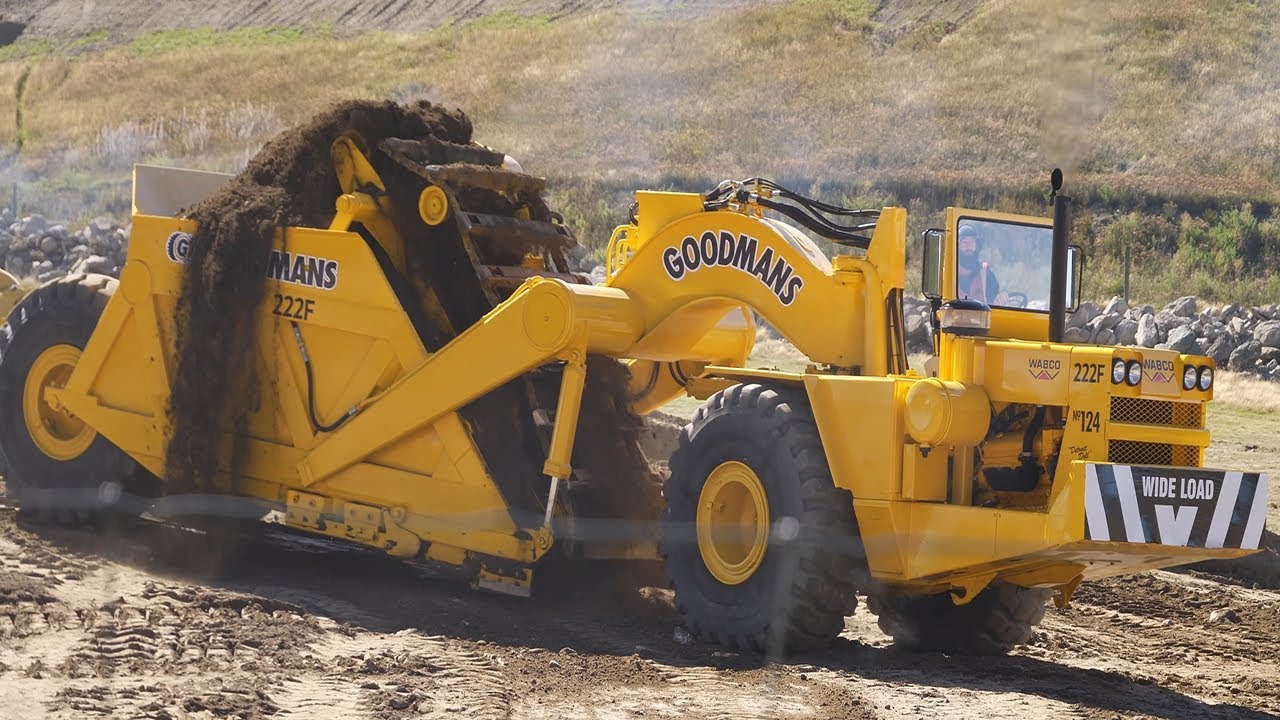 WABCO 222F Elevating Scraper Working - Wheels at Wanaka 2023 - YouTube