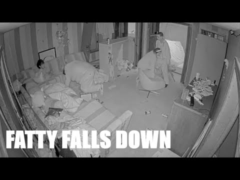 Fatty Falls Over Playing Marco Polo.. [fishtanklive S2] - YouTube