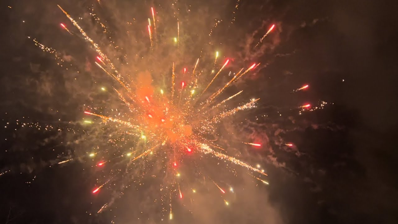 Chaos 100 Shot Firework - YouTube