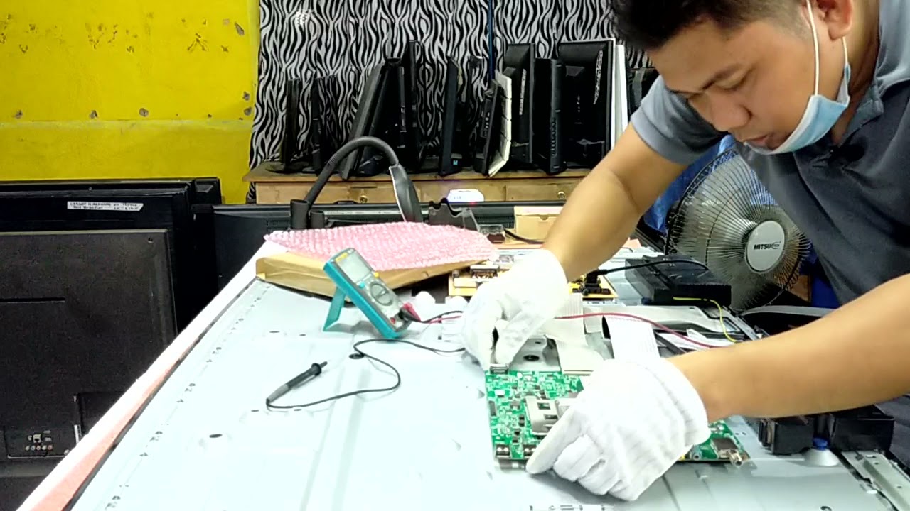 SAMSUNG SMART TV SCREEN ON AND OFF REPAIR - YouTube