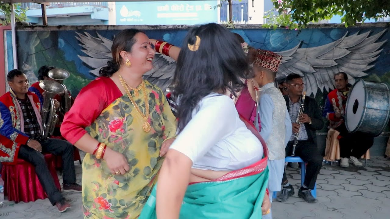 Nepali Band Baja Dance यो बर्षकै भाइरल डान्स नहेरी सुखै छैन Nepali ...