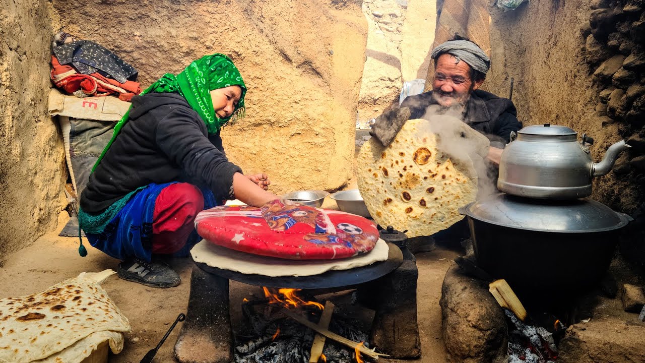 Old Lovers Cooking Paratha Naan Bread and Chicken in a Cave | Village ...