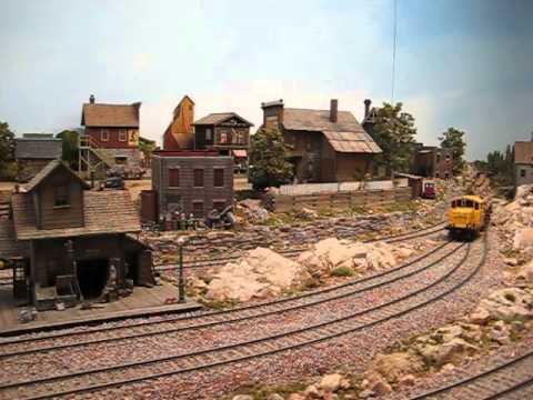 EMD Model 40 diesel hauling logs through Port Thunder - YouTube