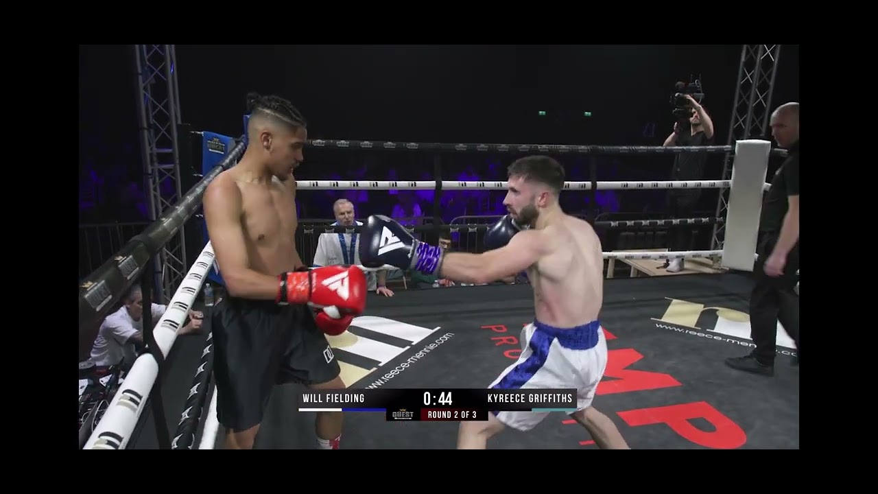 Amatuer boxing Fielding v Griffiths welterweight bout - YouTube