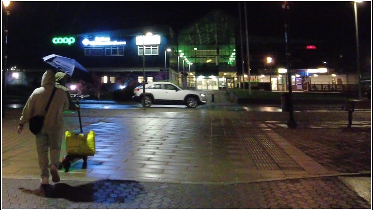 Night walk in the rain Byvägen at School area Bohus | Sweden 🇸🇪 [4k ...