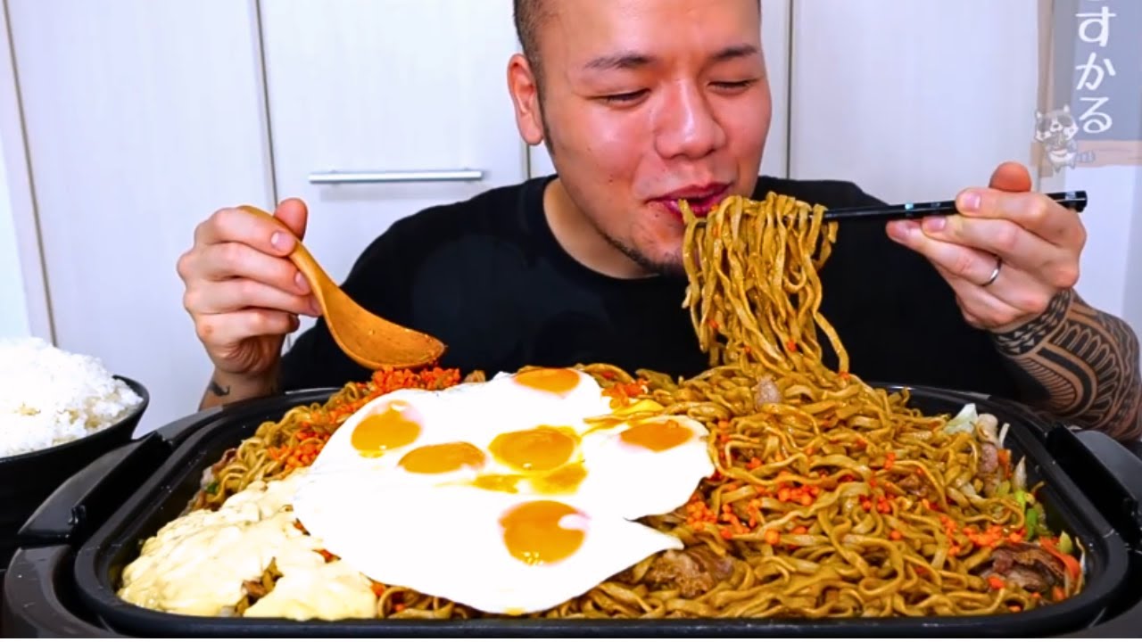 Best Yakisoba Made with Jiro Noodles, Eggs Mukbang | Big Eating - YouTube