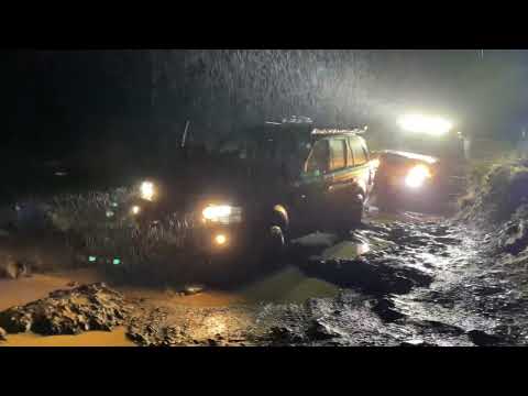 RANGE ROVERS IN THE RAIN