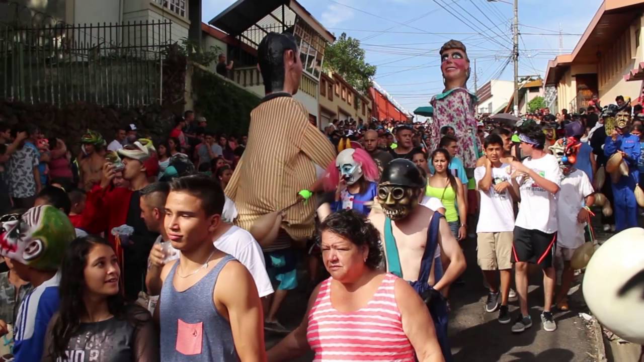 Mascarada Tradicional Barveña - YouTube