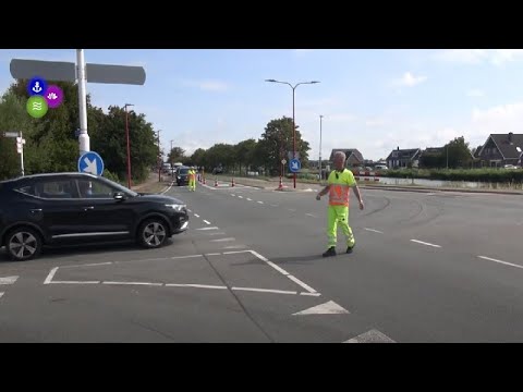 Zijn verkeersregelaars op het kruispunt bij de N9 de oplossing - YouTube
