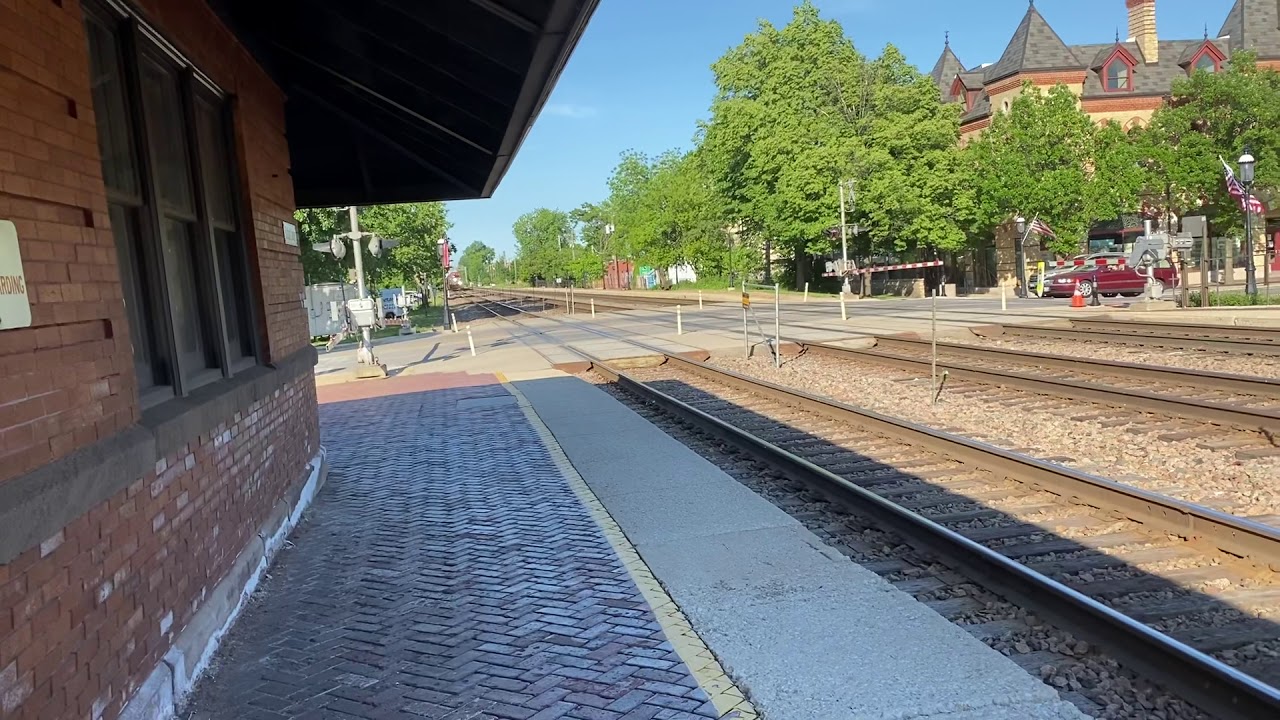 Outbound Metra 116 Arrives at Riverside IL - YouTube