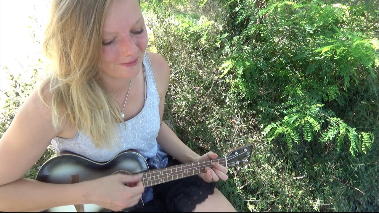 Renaud - Mistral Gagnant (cover) par Déborah Biver - YouTube