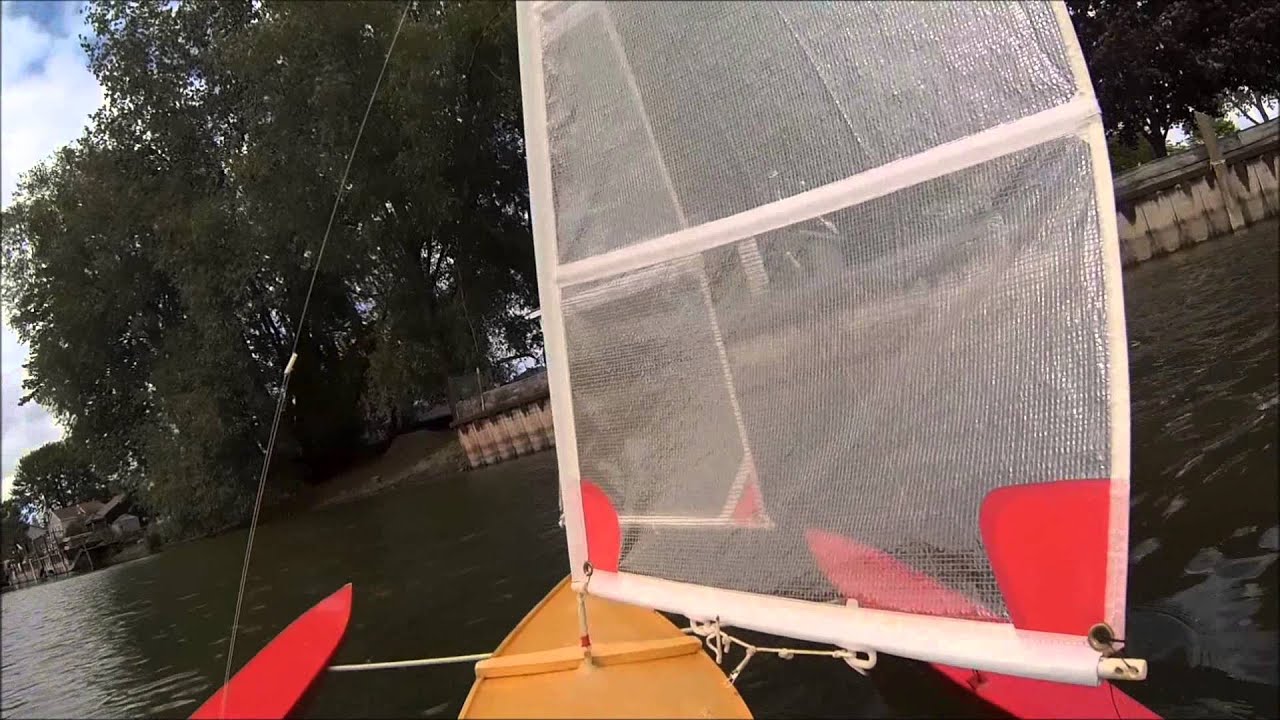 RC Trimaran (semi-aerial stern view) - YouTube