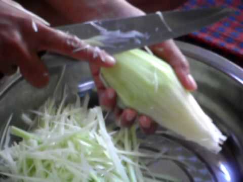 Shredding Green Papaya with a Sharp Knife - YouTube