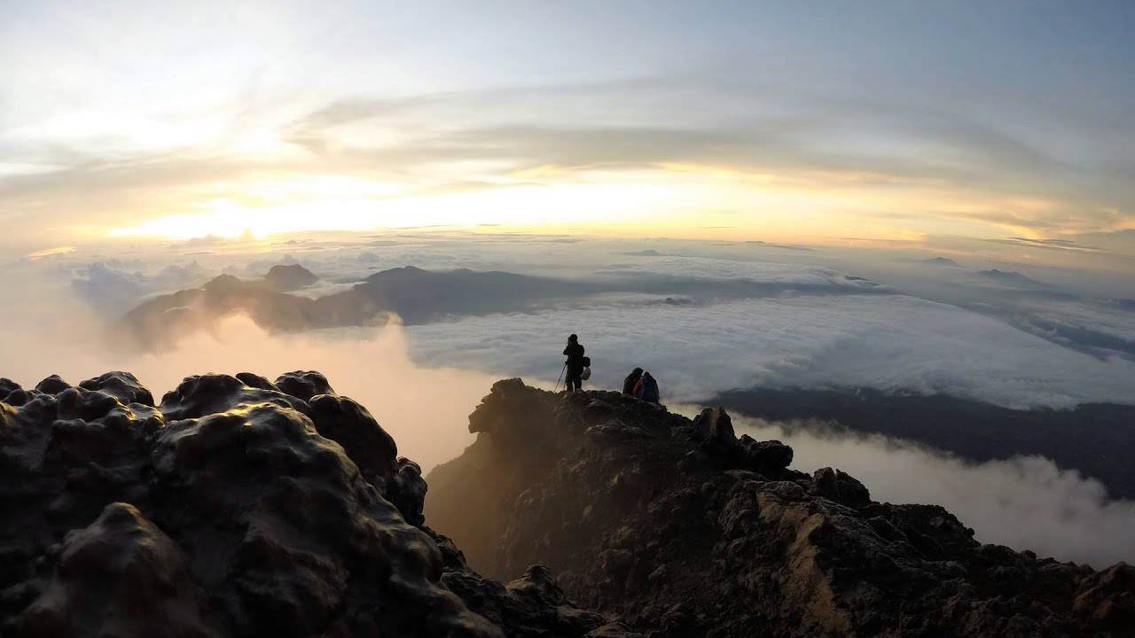 Sunrise on top of Kerinci volcano, Sumatra, Indonesia - YouTube
