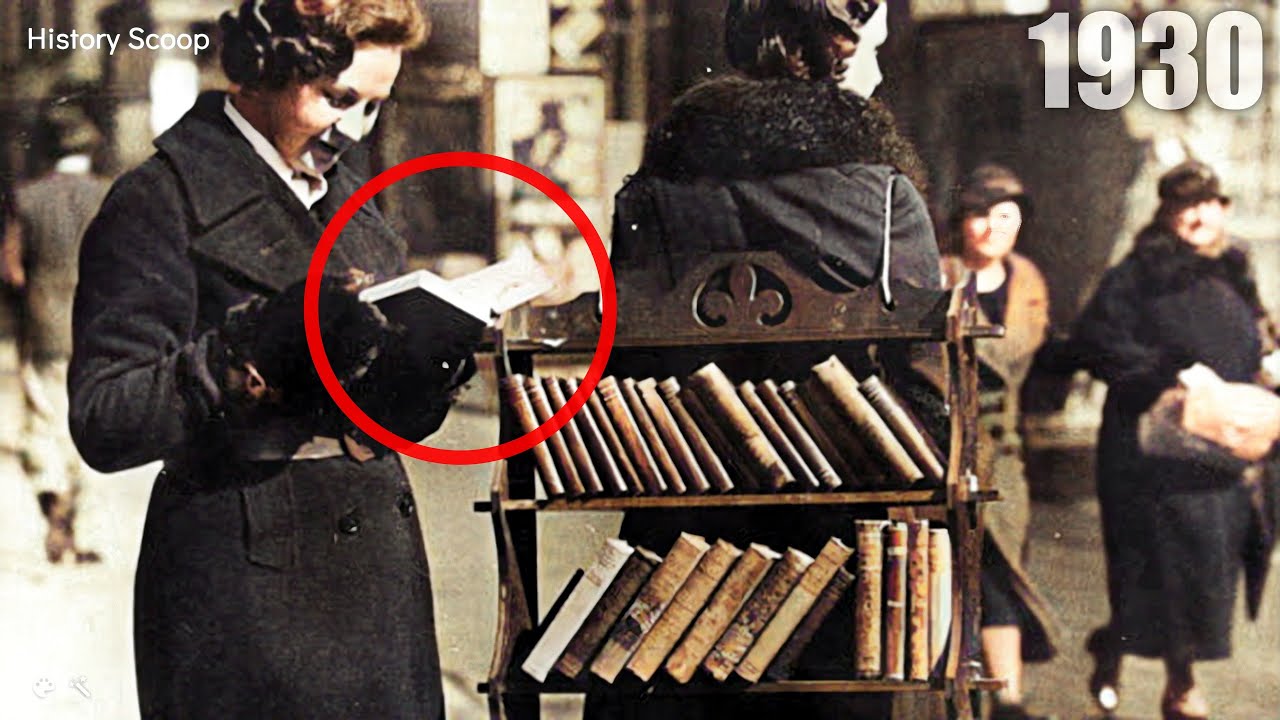 A Walking Library on Streets of London, 1930s | History Photographed ...