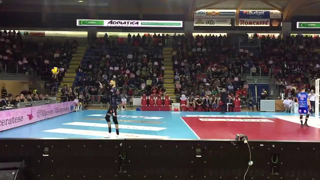 Osmany Juantorena battuta slow motion - YouTube