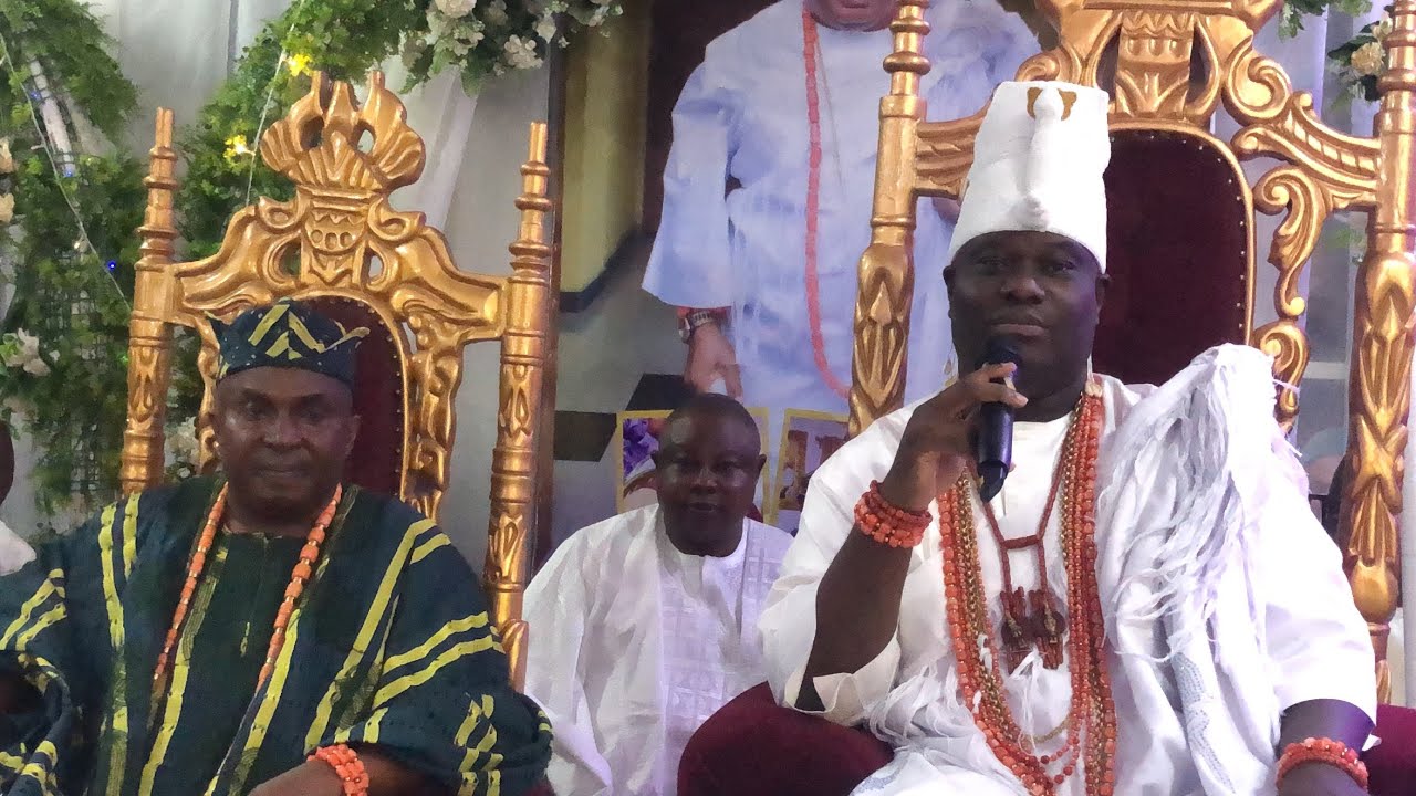 Ooni of Ife pray wholeheartedly for Oba Kayode Afolabi Alapomu of ...