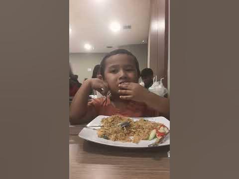 anak kecil suka makan....AL ZIO - YouTube