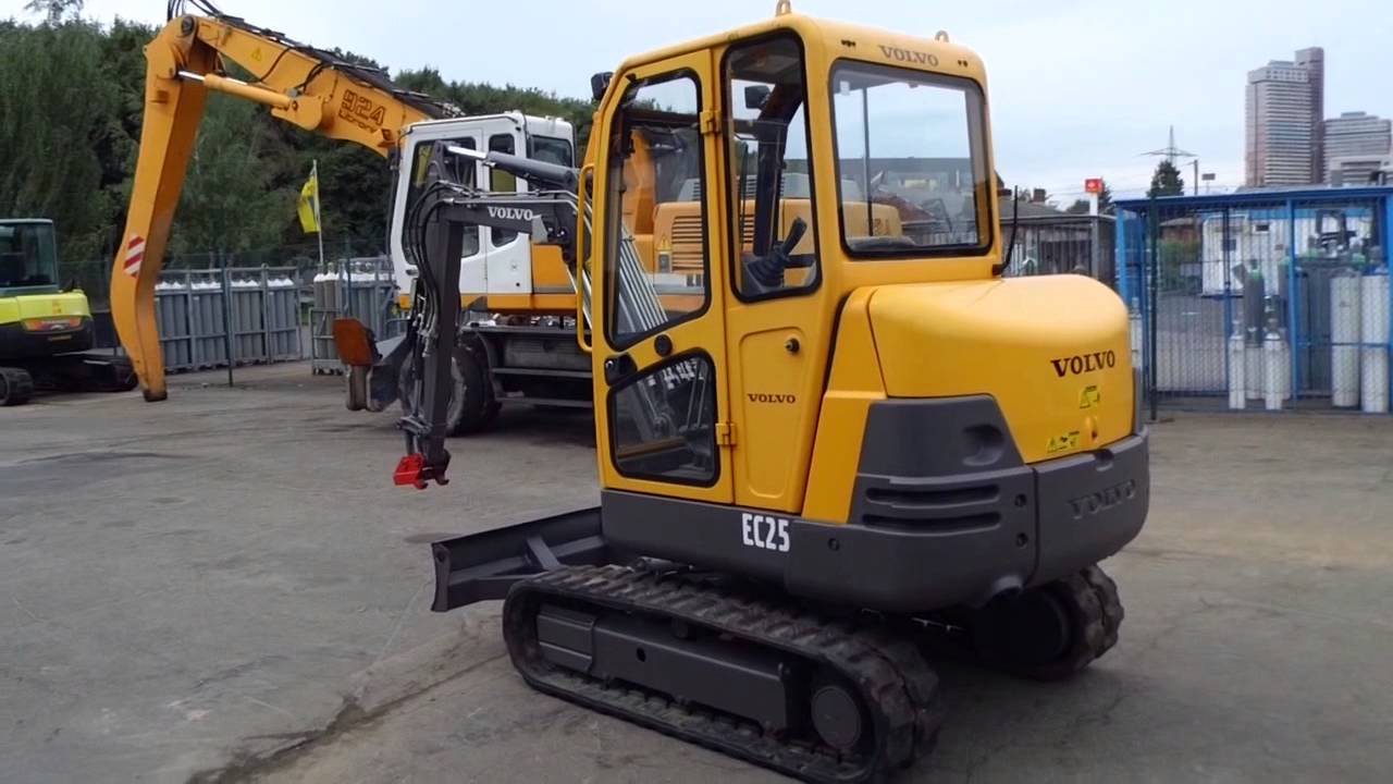 VOLVO EC 25 Minibagger - YouTube