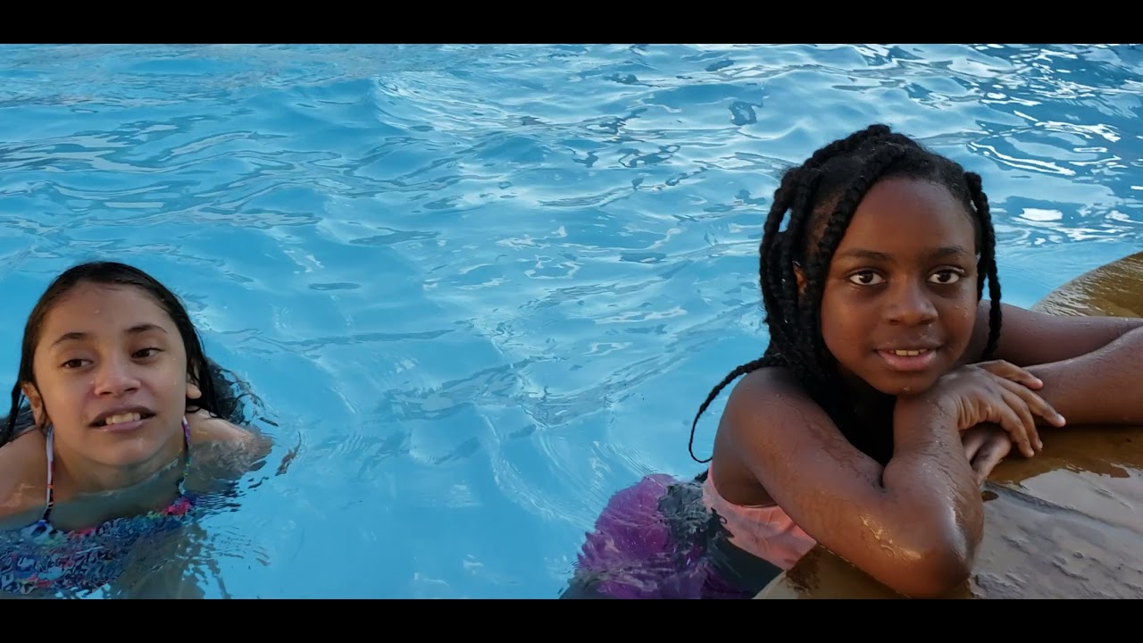 POOL PARTY FUN WITH MY BEST FRIEND ZOE - YouTube