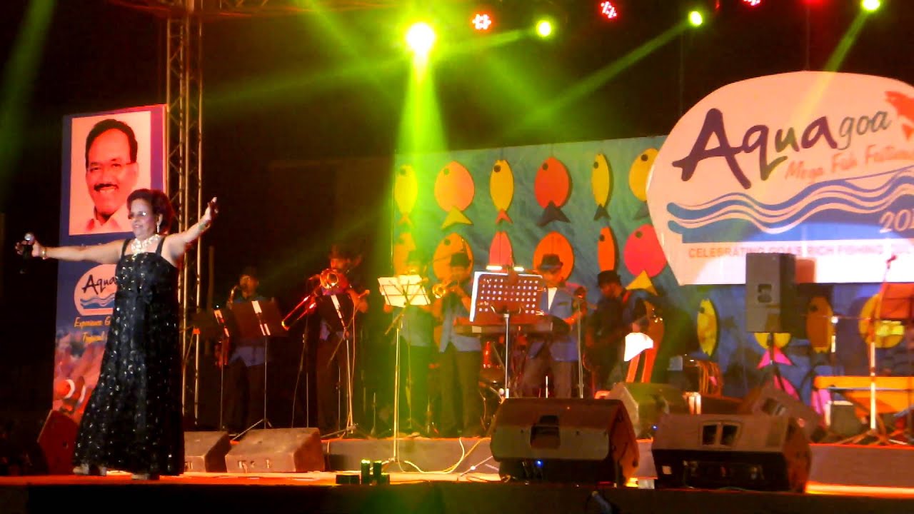 Lorna singing at Aqua Goa - Navelim | Konkani Song - YouTube
