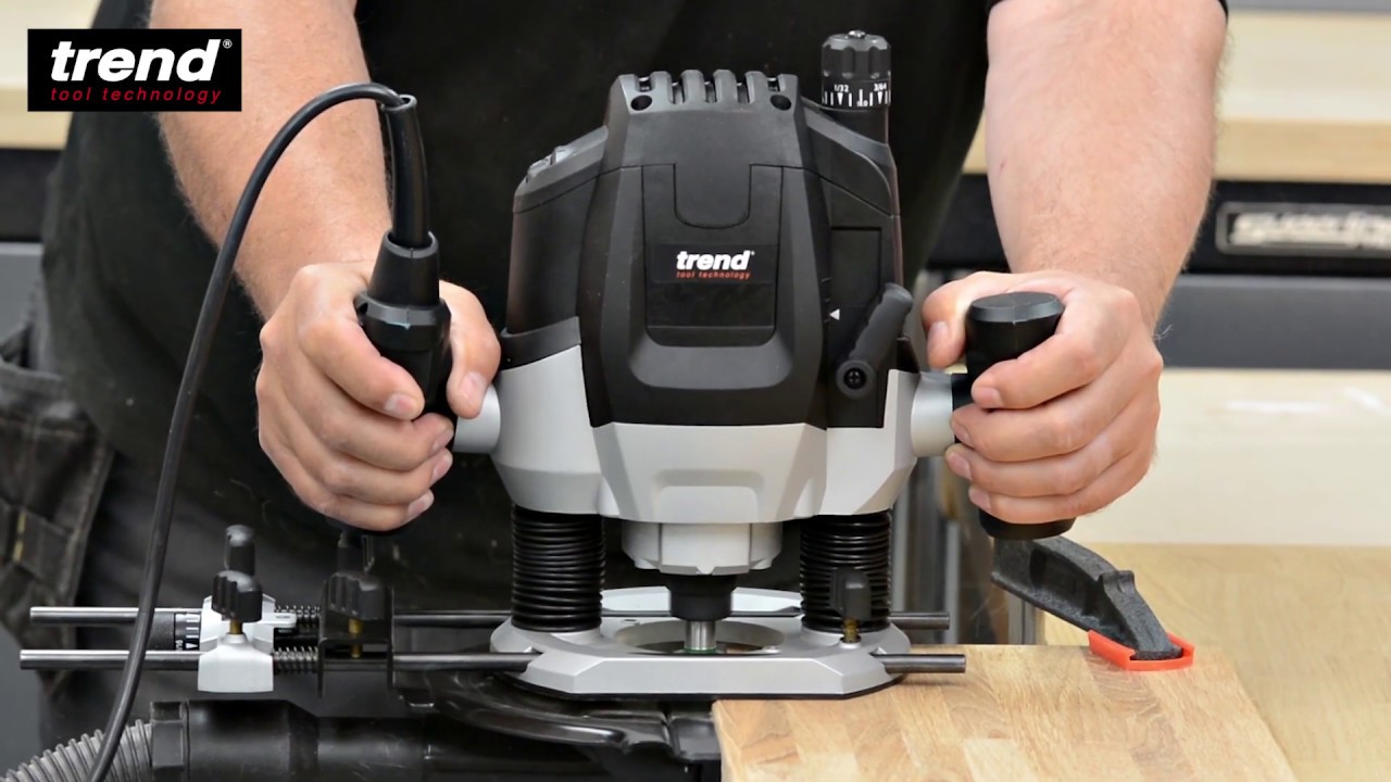 T7EK - 2100W 1/2" Variable Speed Router 240V - YouTube