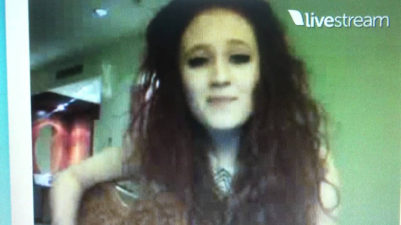 Janet Devlin singing on twitter - YouTube
