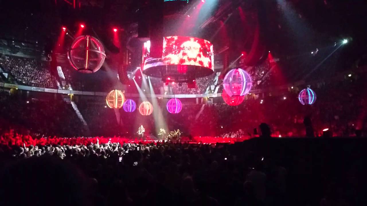 Supermassive black hole by Muse Manchester Arena 2016 - YouTube